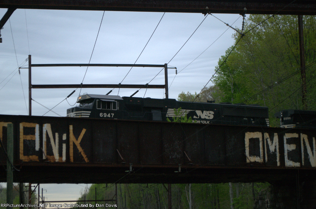 NS SD60E 6947 leads 17G